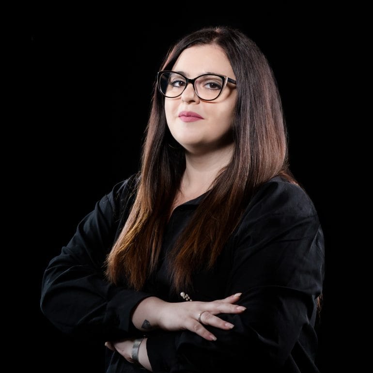 Mihaela Giuglea - Wave Radio